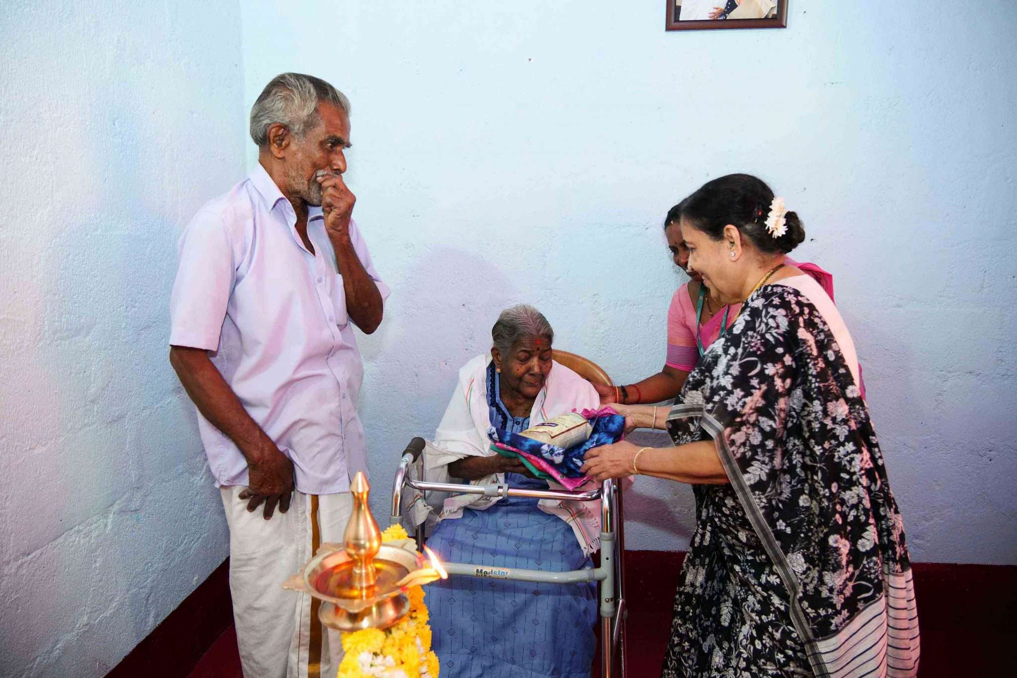 Handover of Vatsalya House by Matrushree Hemavathi V. Heggade. – SKDRDP